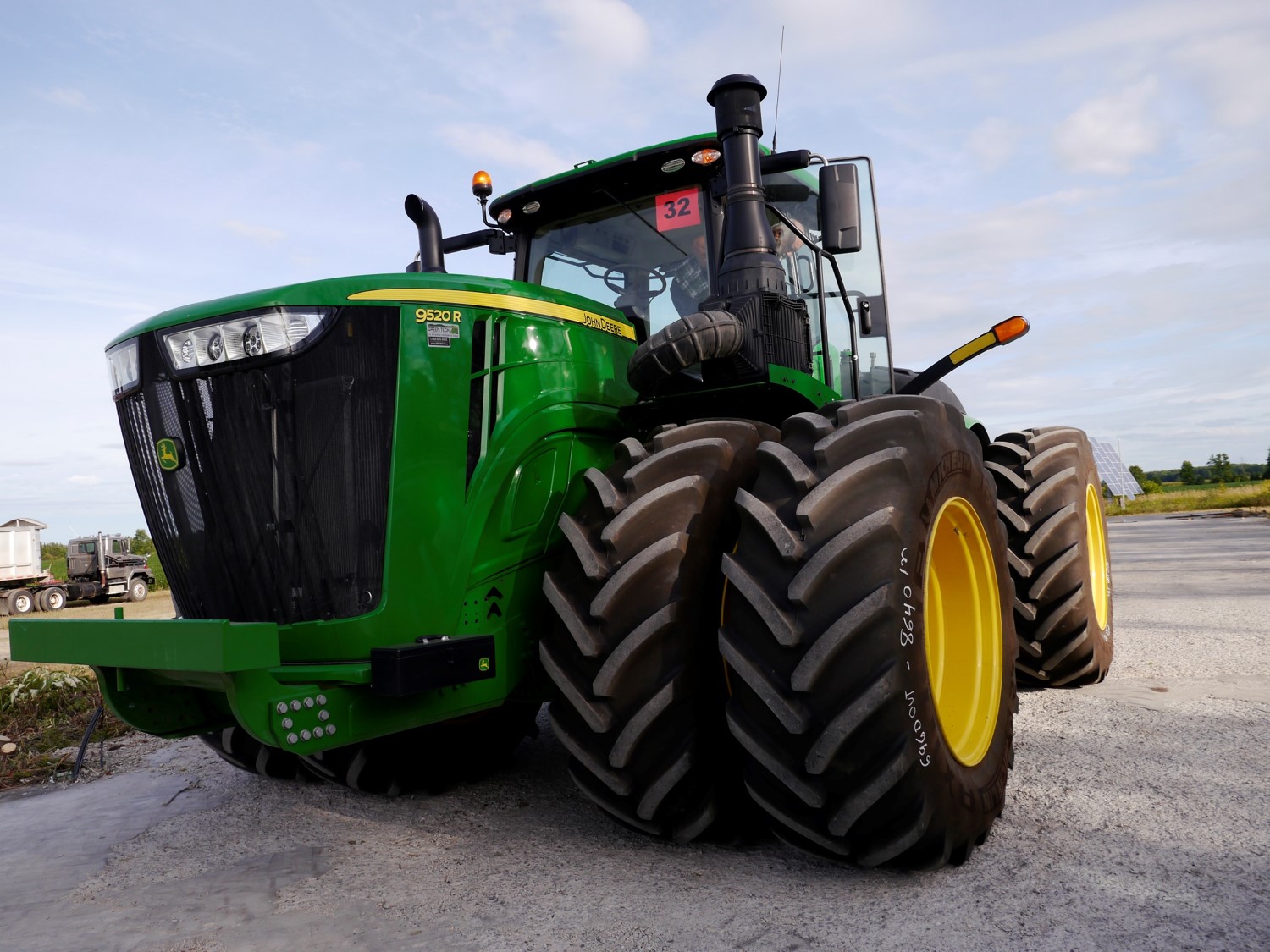 Unit D32: JD 9520R Articulated Tractor w IF710Rs – Field Crop News