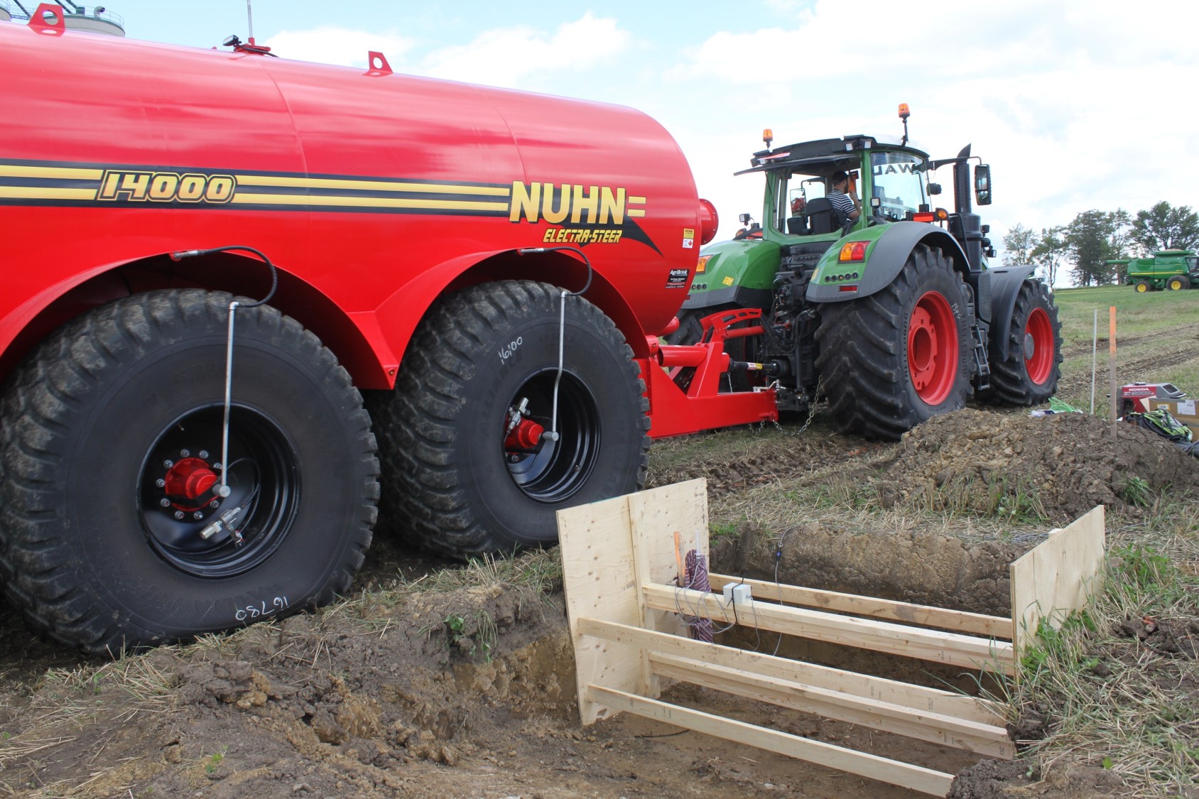 Unit E12: CaseIH Magnum 380+ Nuhn 15000 gal Quad Steer Articulated ...