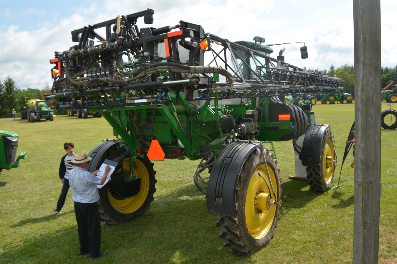 Unit 1: John Deere 4940 SP Sprayer with VF 420/95 R50 and CTIS – Field ...