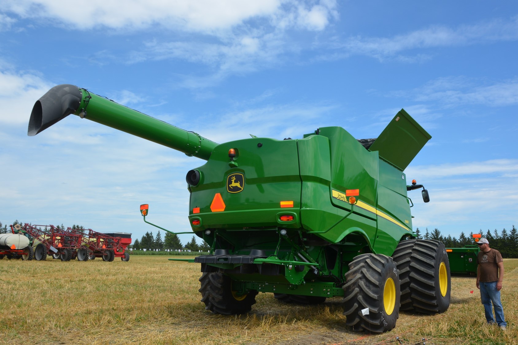 Unit D18: JD S660 Big Singles Combine w 1250s – Field Crop News