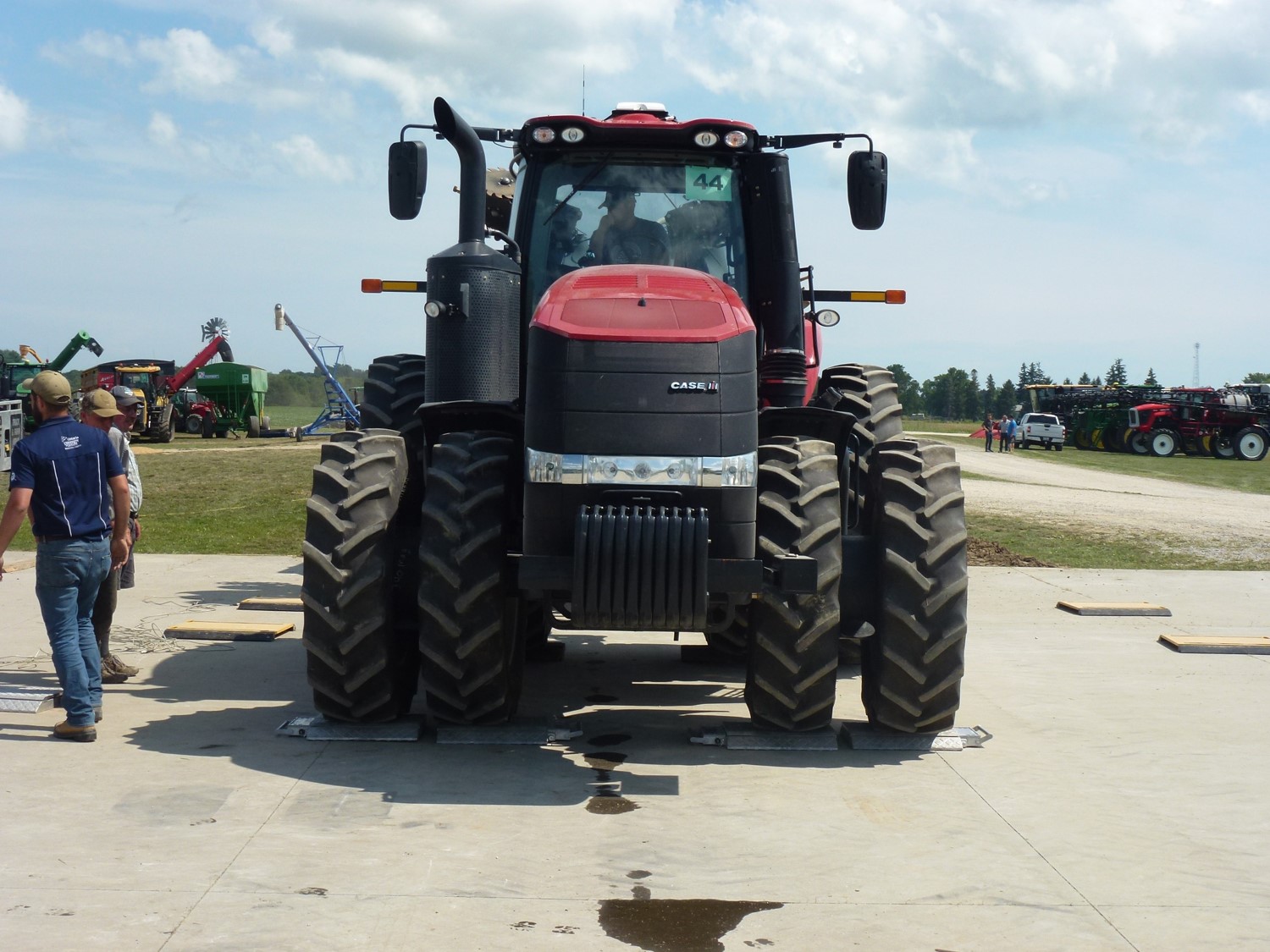 Unit E44: Montag Dry Fertilizer Aircart w Tandem 500/45-22.5 Bias ...