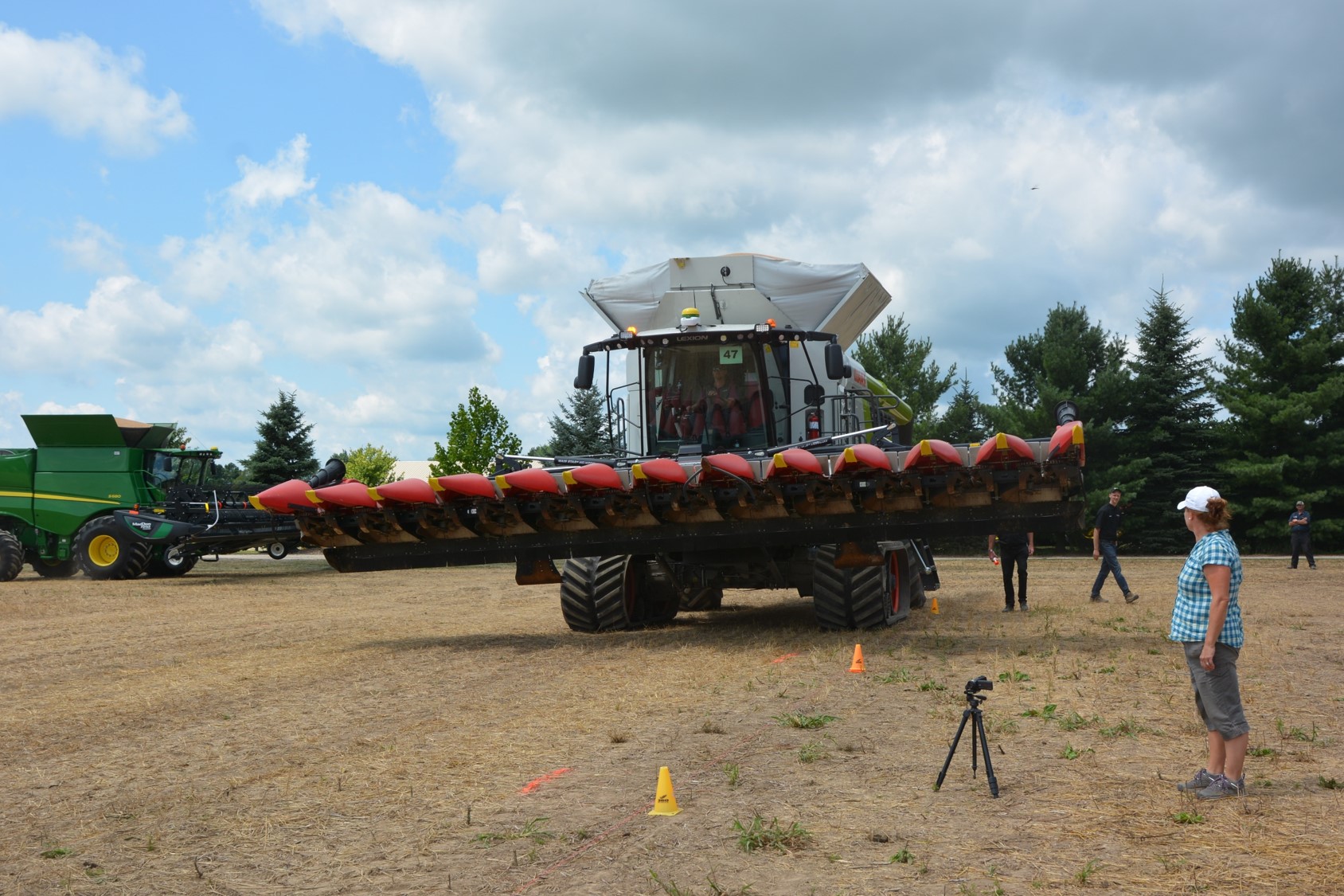 Unit E47: Claas Lexion 8800 Class 10 Tracked Combine – Field Crop News