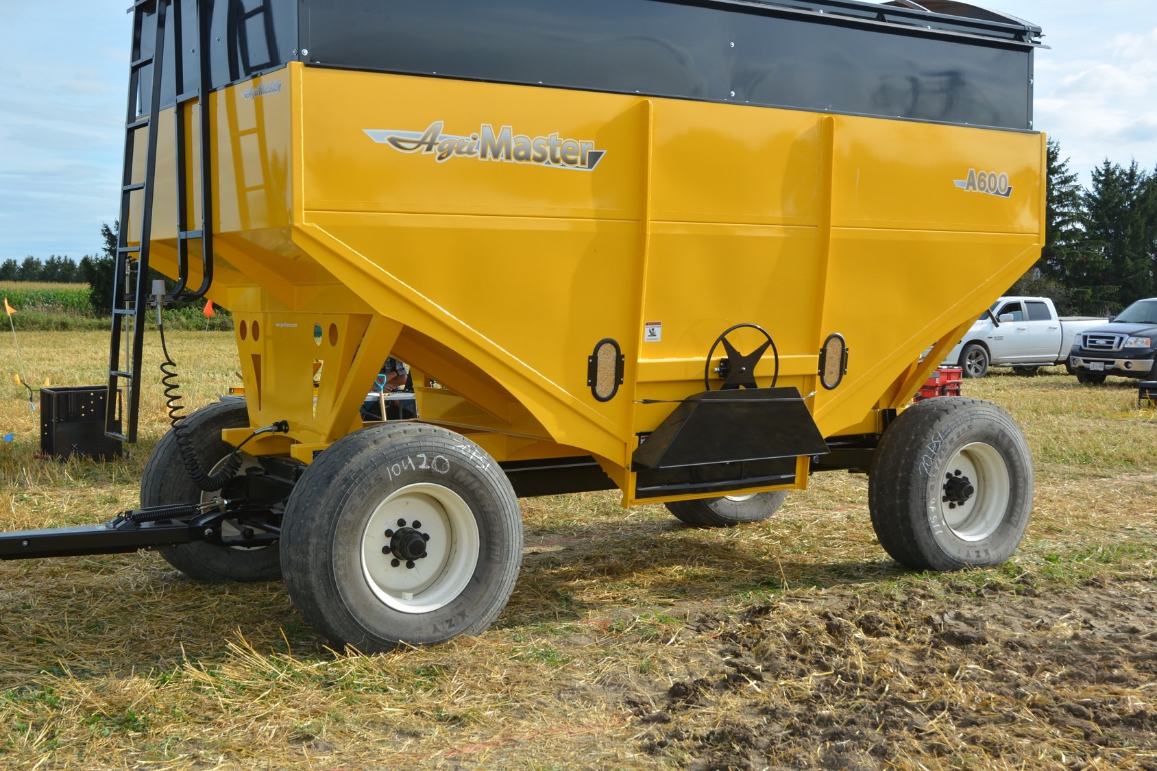 Unit D27: Agrimaster A600 Gravity Wagon with 425 Radials – Field Crop News