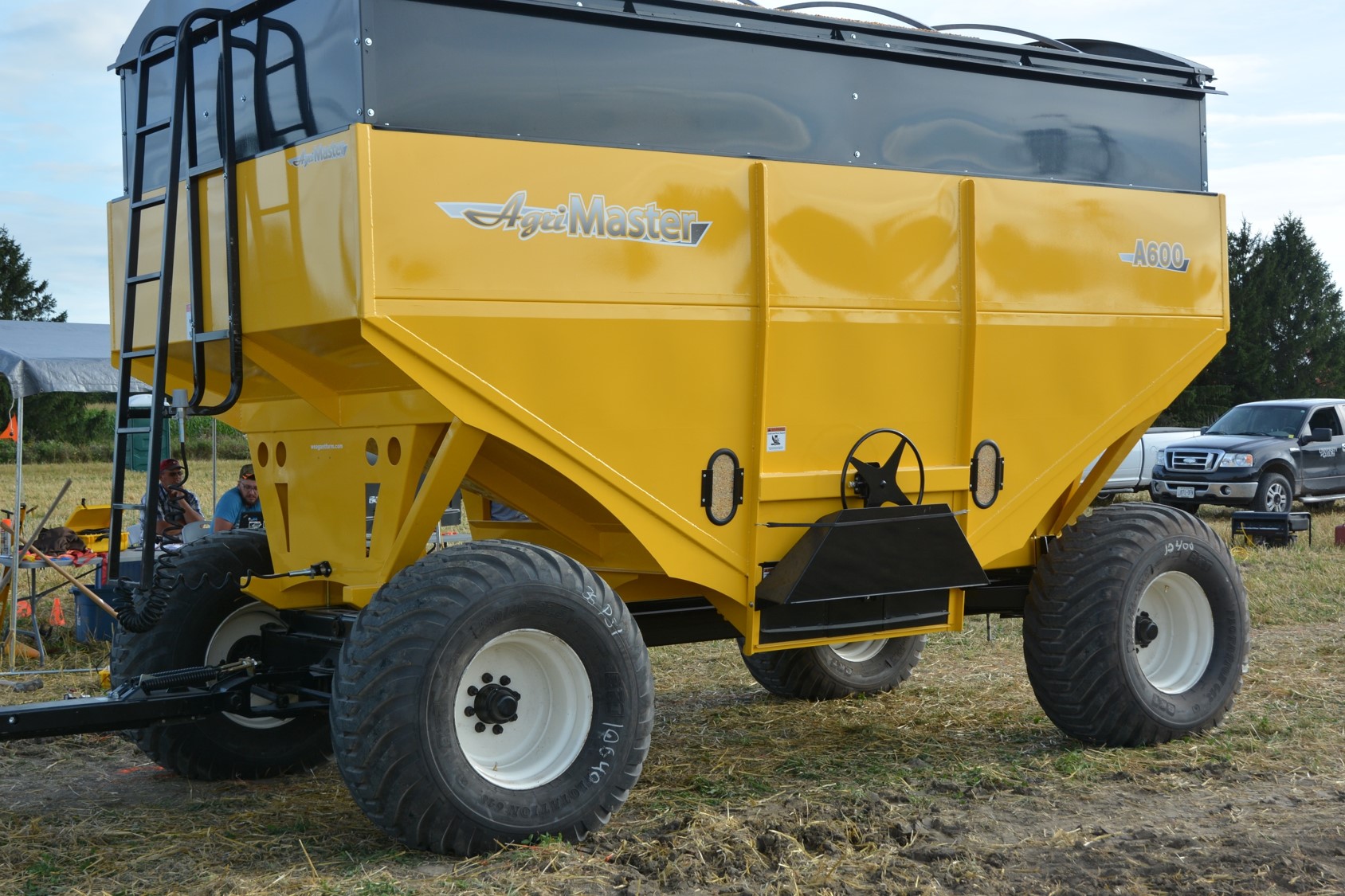 Unit D28: Agrimaster A600 Gravity Wagon with 550 Bias – Field Crop News