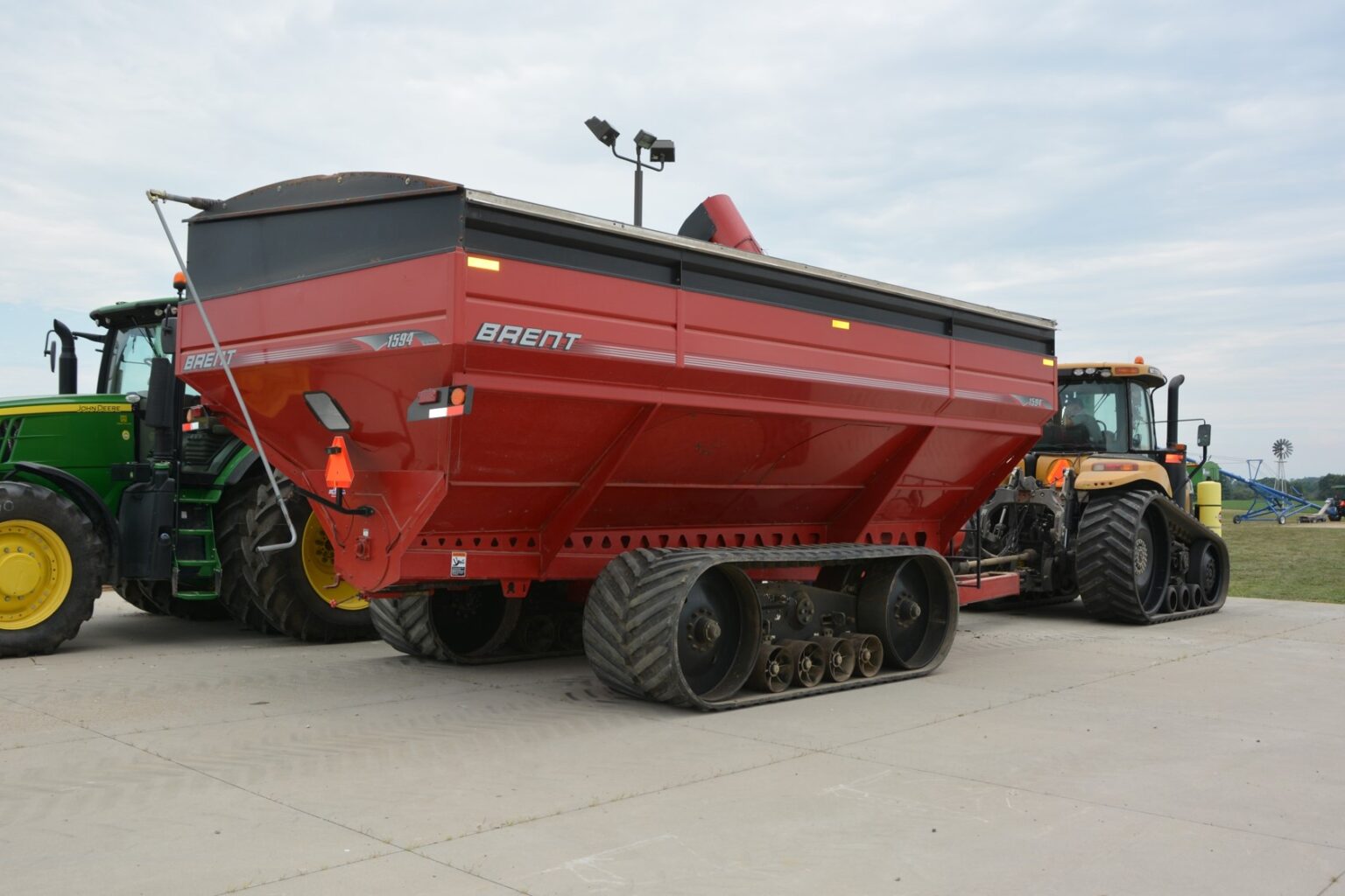 Unit 4 + 31: Challenger M775E Row Crop Tracked Tractor and Tracked ...