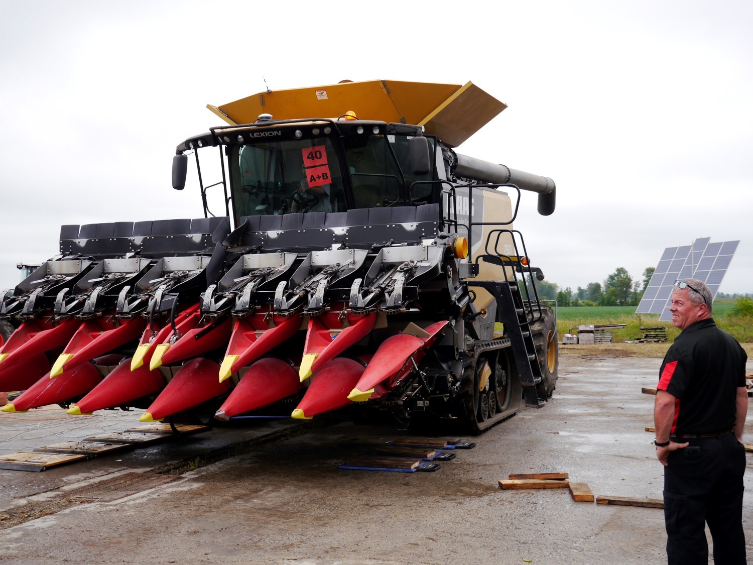 Unit D40: Class 750T Tracked Combine with CTIS – Field Crop News