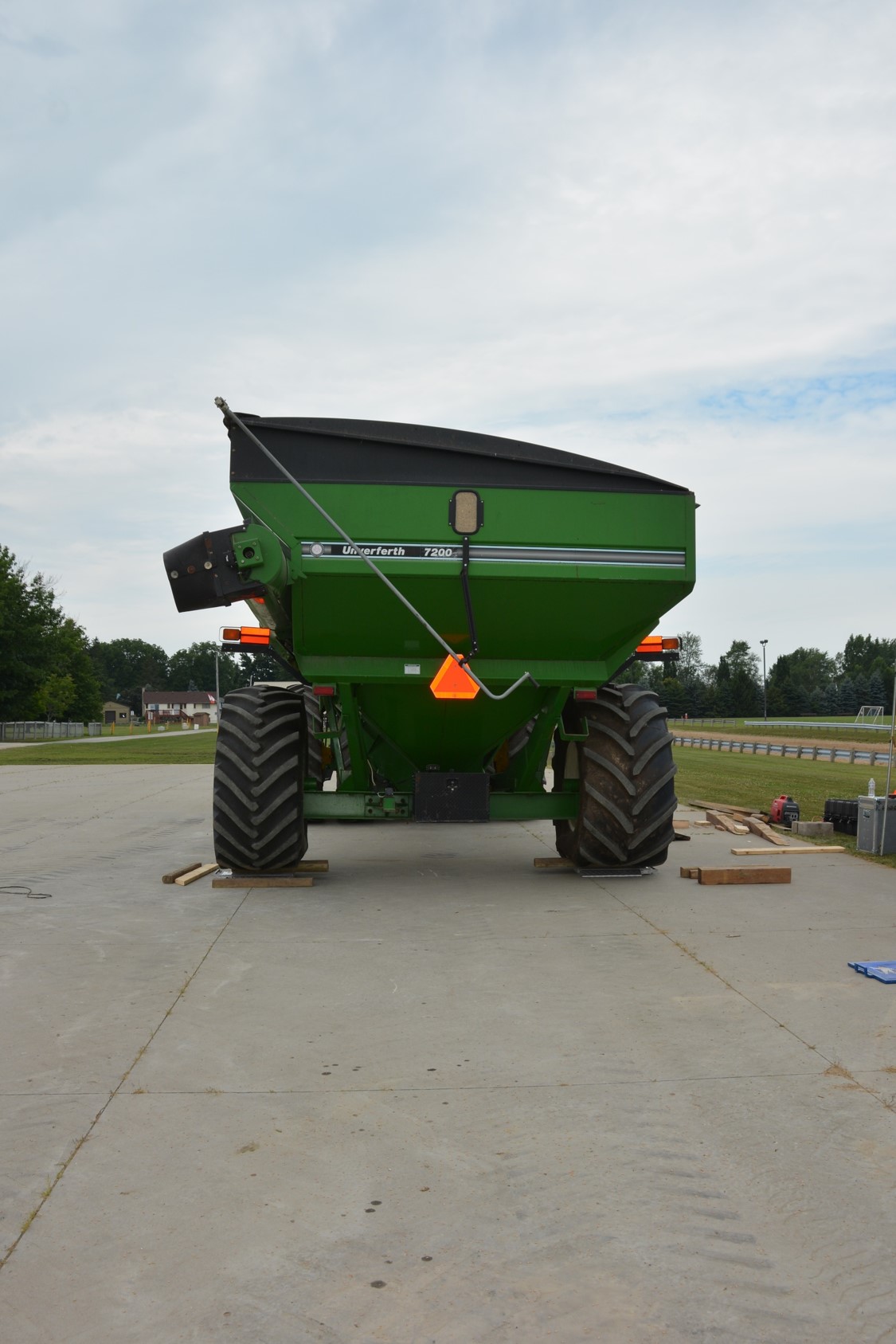 Unit E6: John Deere 7230R + Unverferth 7200 Grain Buggy with 30.5L-32 ...