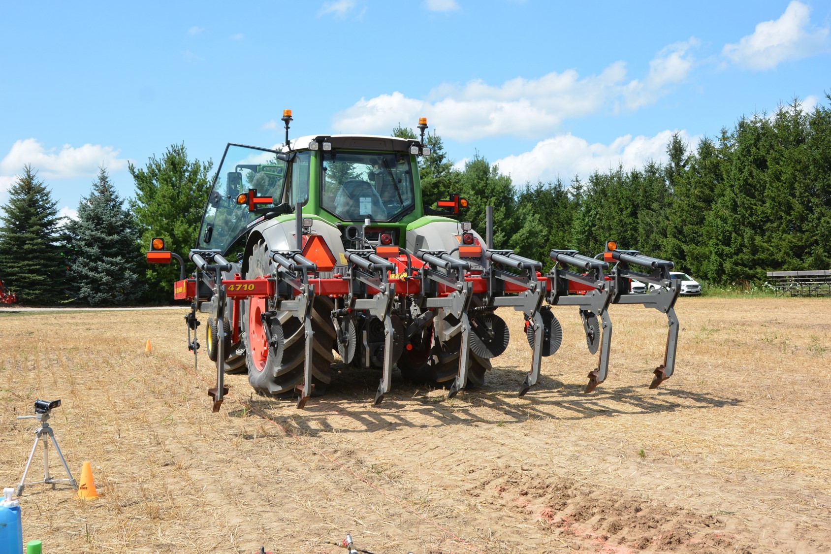 Unit E46: Fendt 828 Row Crop Tractor with IF 600/710 Tires + CTIS ...